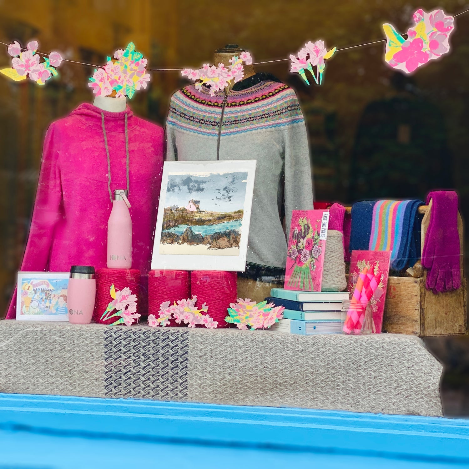 Iona Craft Shop - Scottish Knitwear, Iona Wool, Greenstone jewellery..